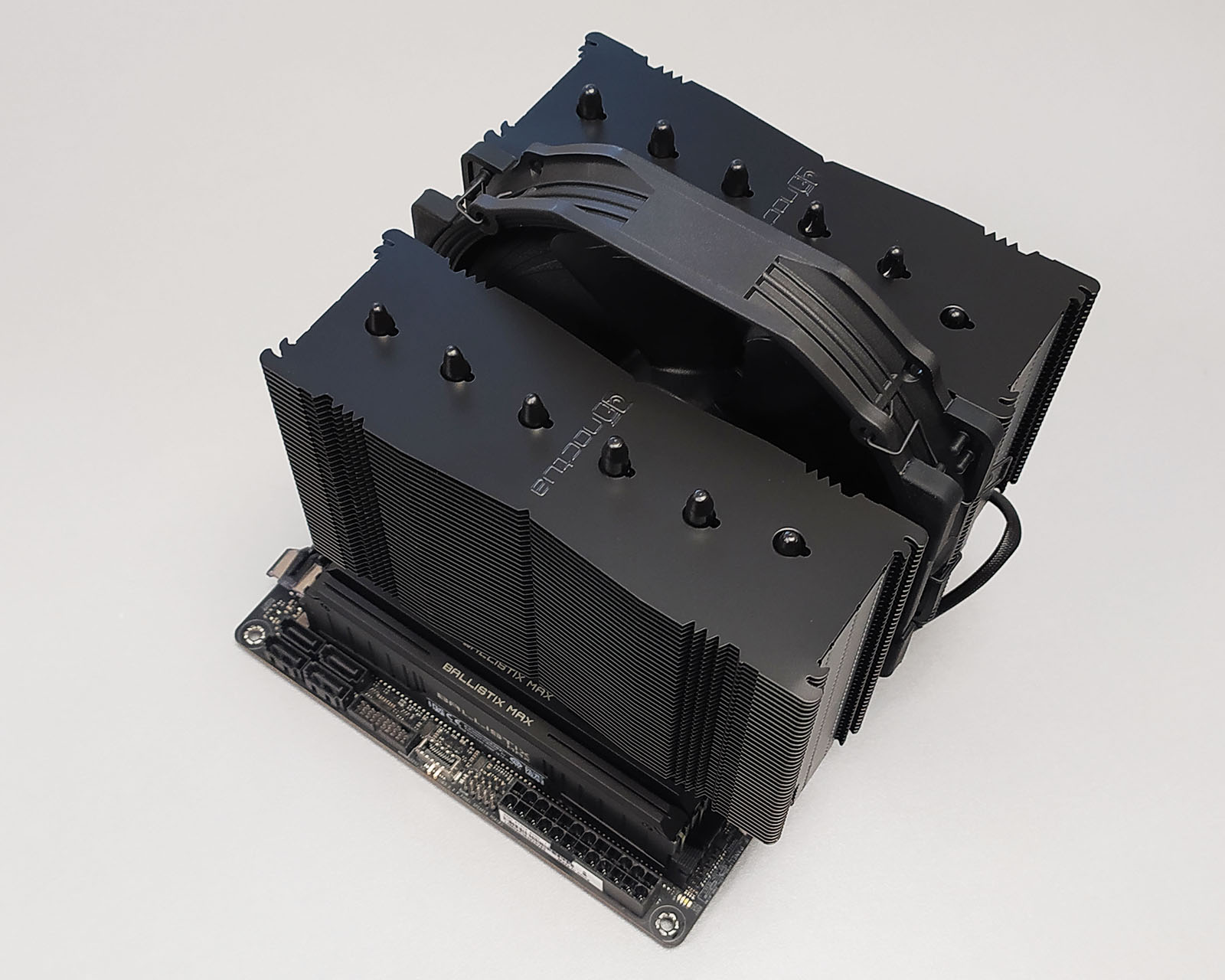 Noctua NH-D15S chromax.black CPU Cooler Review - Funky Kit